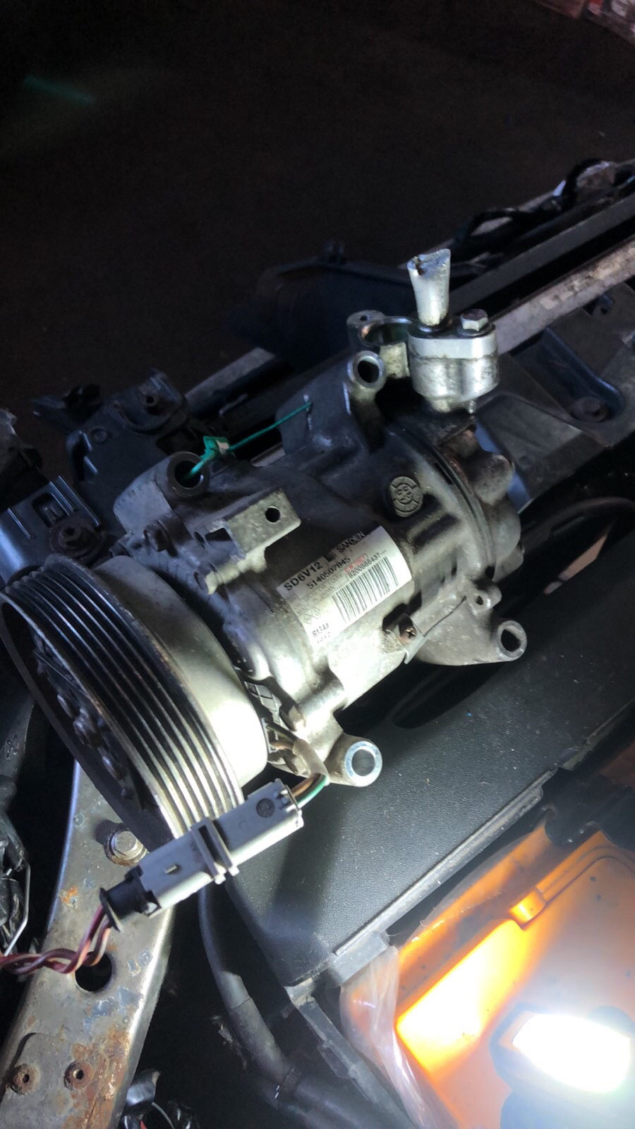 Компрессор кондиционера. — Renault Megane III, 1,5 л, 2010 года ...