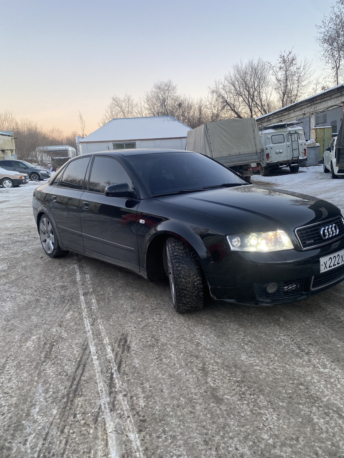 Замена передней подушки двигателя — Audi A4 (B6), 1,8 л, 2003 года ...