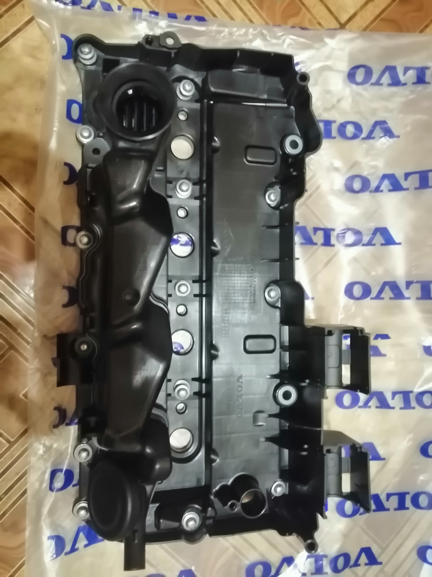 Клапанная крышка — Volvo S90 (2G), 2 л, 2020 года | запчасти | DRIVE2