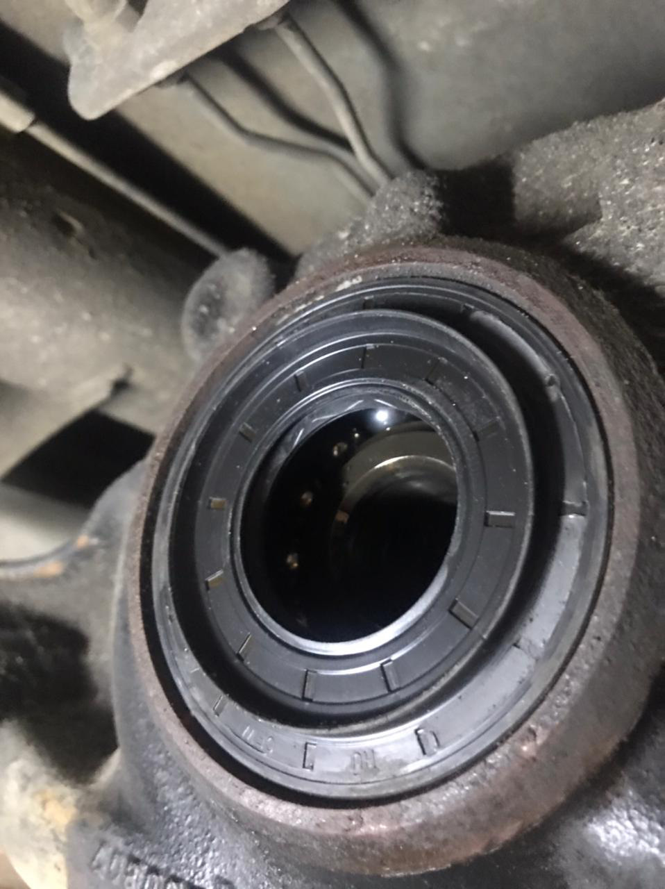 Замена сайлентблоков Н образных рычагов задней подвески, левого ...