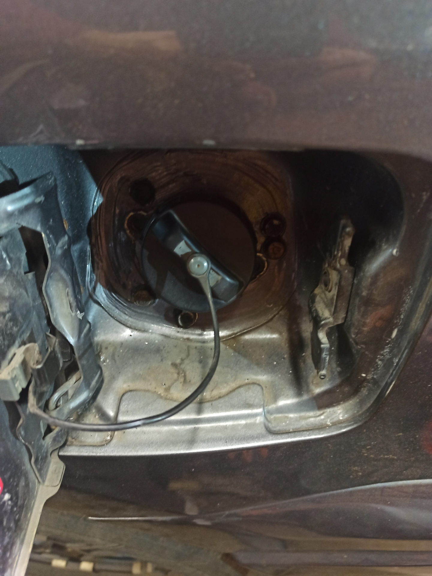 Замена бензобака — Mitsubishi Outlander (1G), 2 л, 2007 года | своими ...