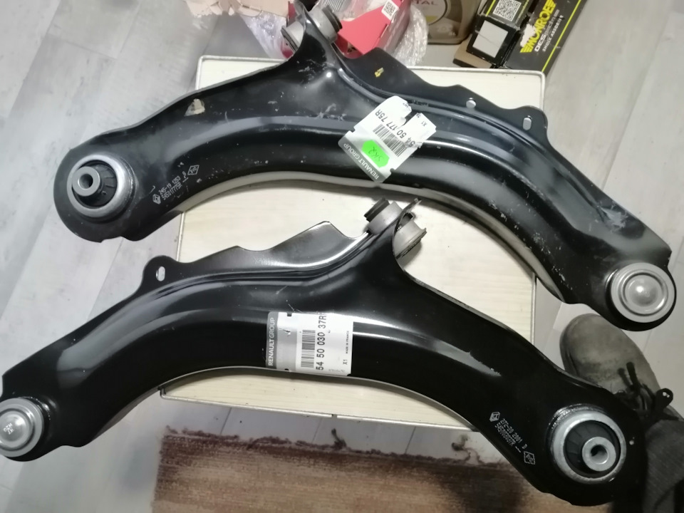 545003037R Рычаг ниж пер п RENAULT | Запчасти на DRIVE2