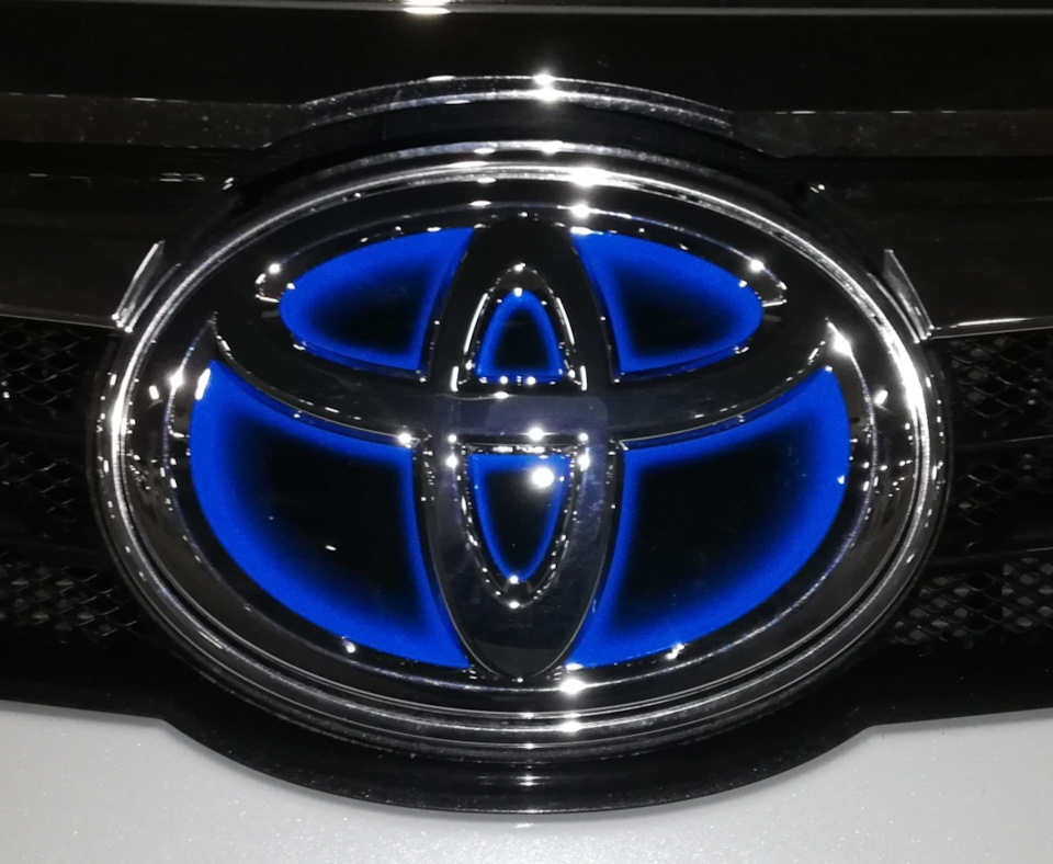 44. Эмблема и очиститель воздуха — Toyota Camry (XV50), 2,5 л, 2017 ...