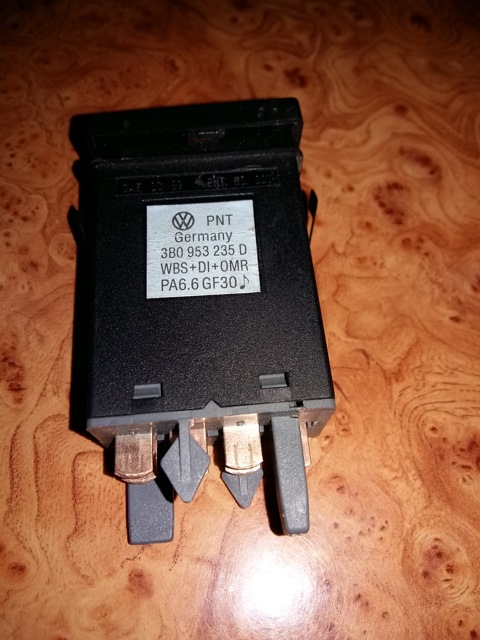 3B0953235D Включатель аварийного сигнала VAG | Запчасти на DRIVE2