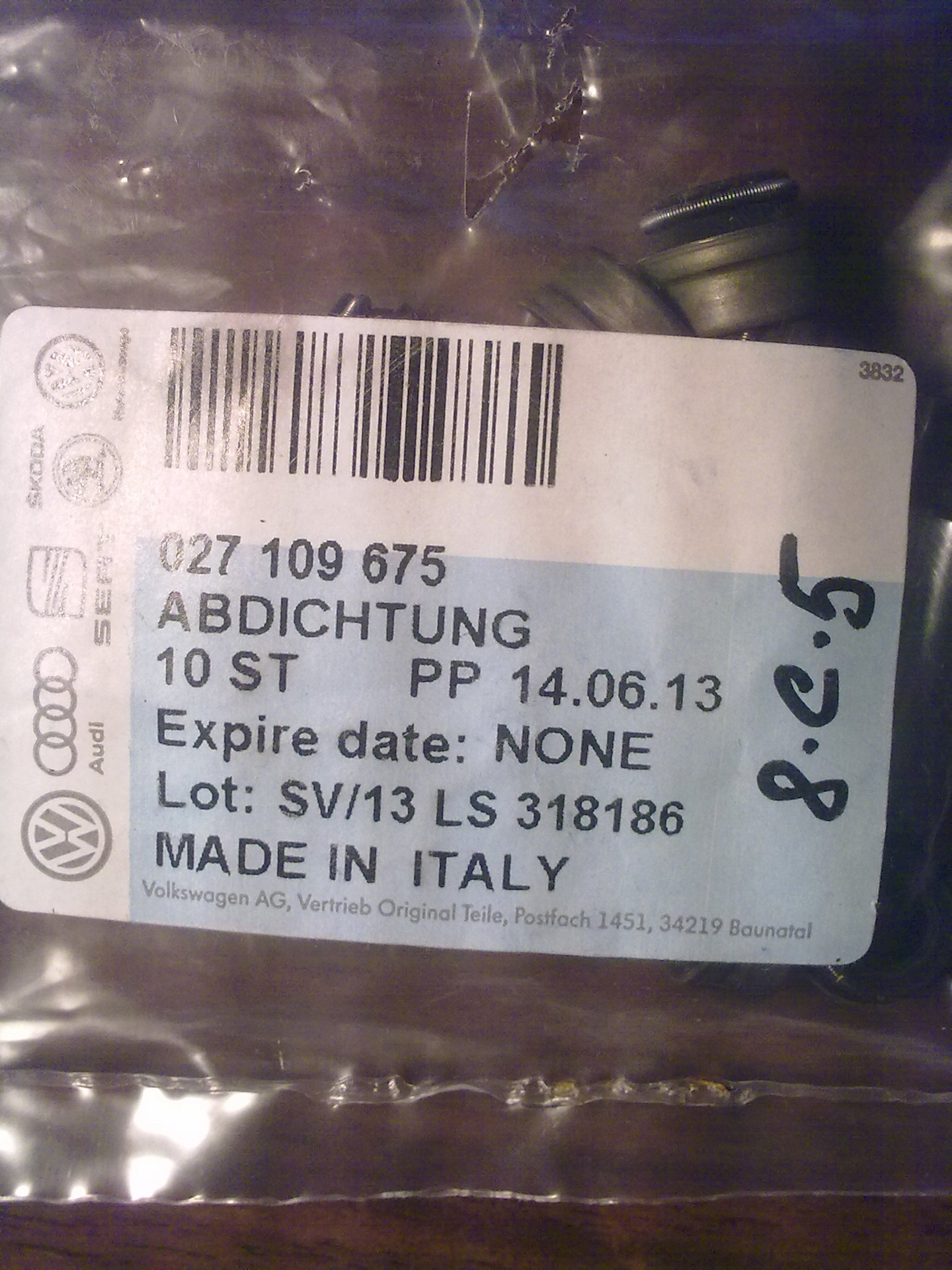 Оригинальные маслосъемные колпачки — Volkswagen Golf Mk3, 2,8 л, 1996 ...