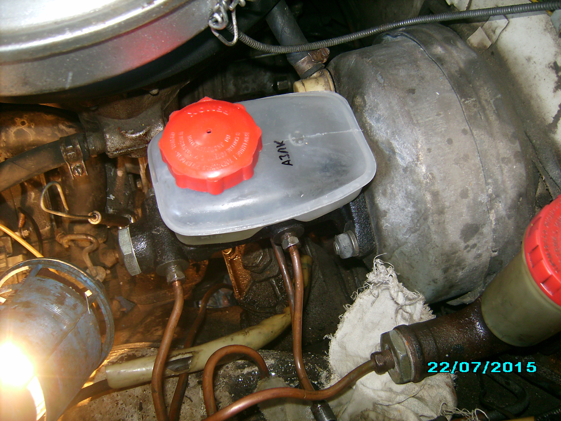 Прокачка тормозов .Победил! — ИЖ 21251, 1,5 л, 1983 года | своими ...