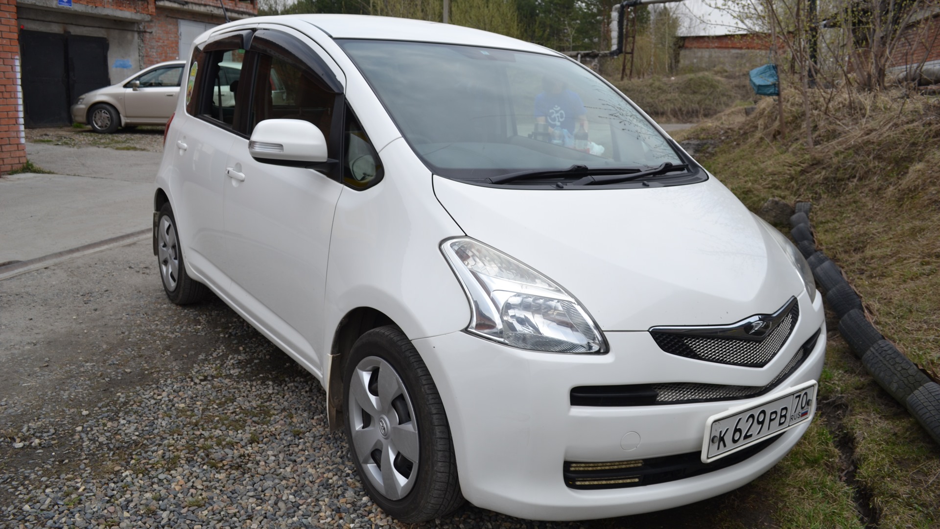 Toyota Ractis (1G) 1.3 бензиновый 2005 | 1,3 на DRIVE2