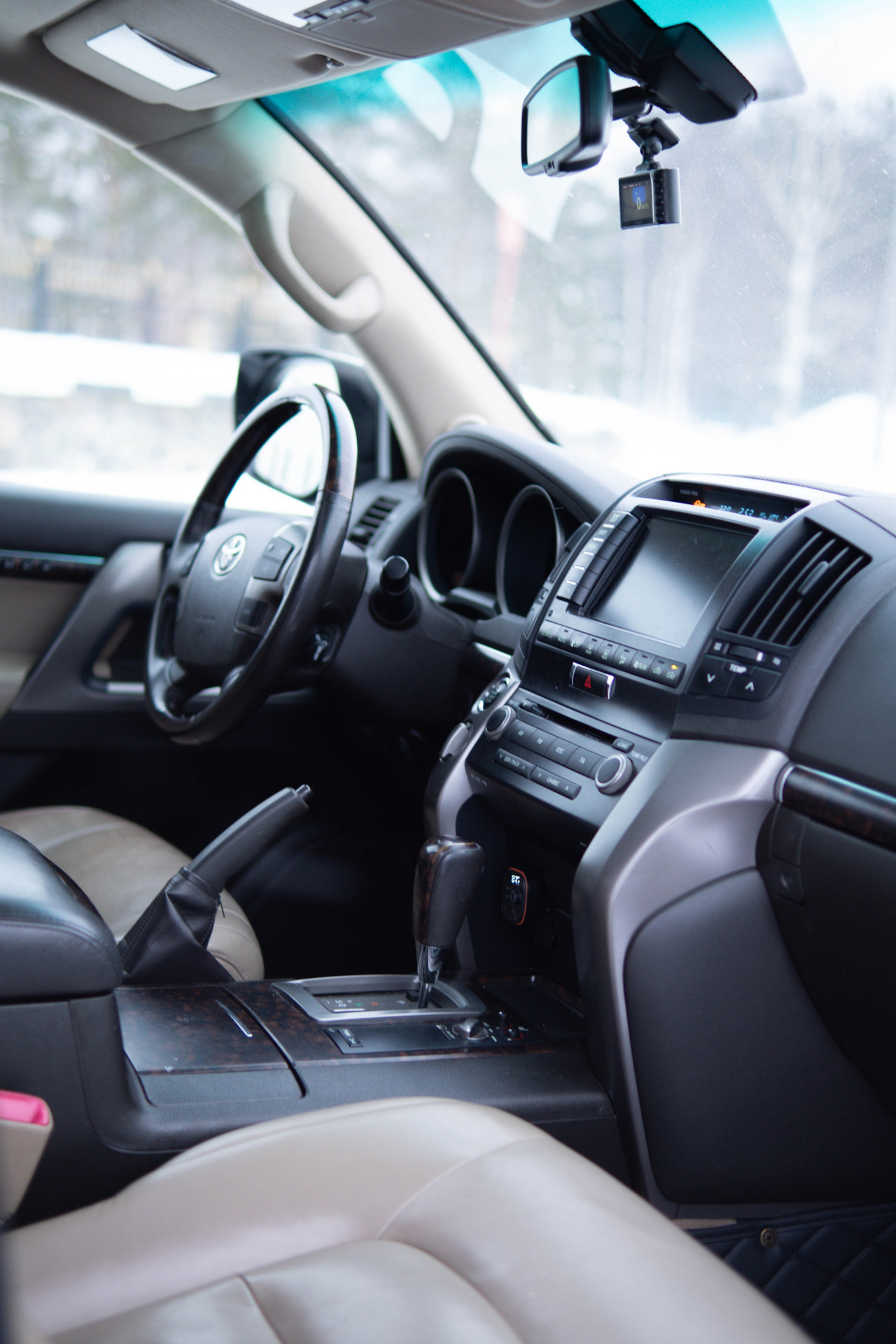 Проба Sony ZV-E10 — Toyota Land Cruiser 200, 4,7 л, 2025 года ...