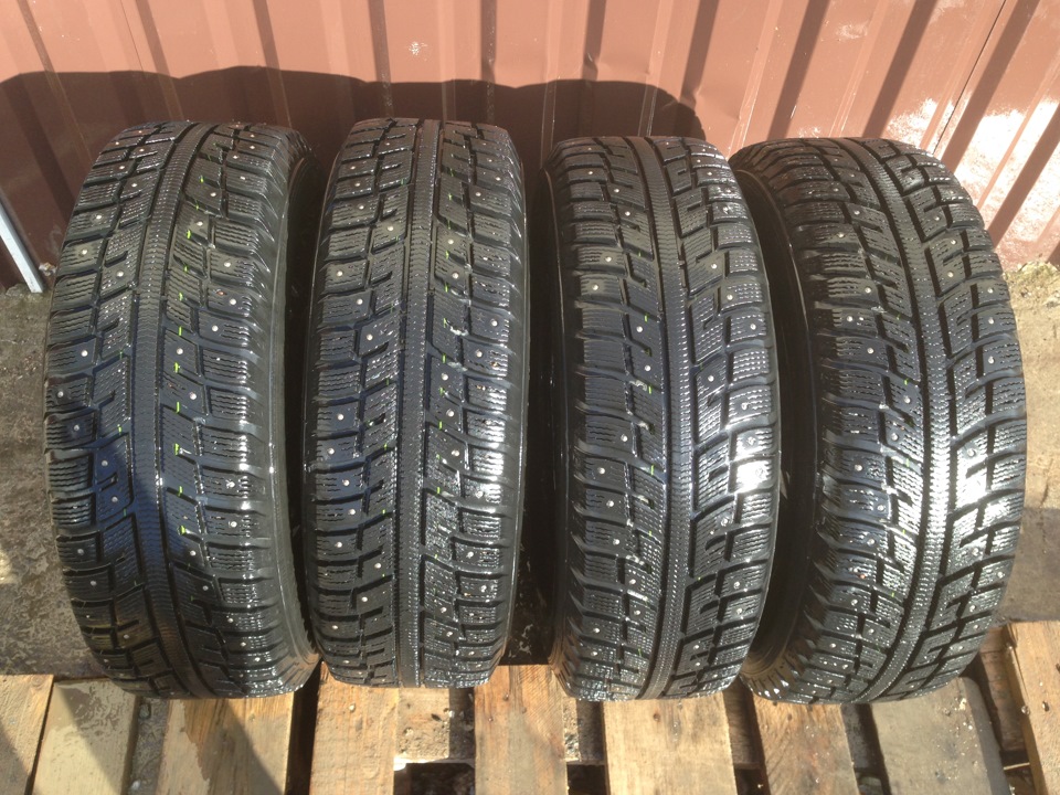 Шины зимние шипованные Kumho 195/65 R15, штампованные диски Skoda 6Jx15 ...