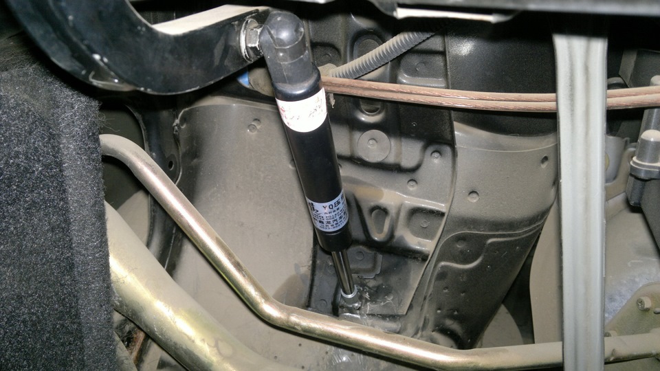 Газовые упоры крышки багажника — Toyota Mark II (90), 3 л, 1994 года ...