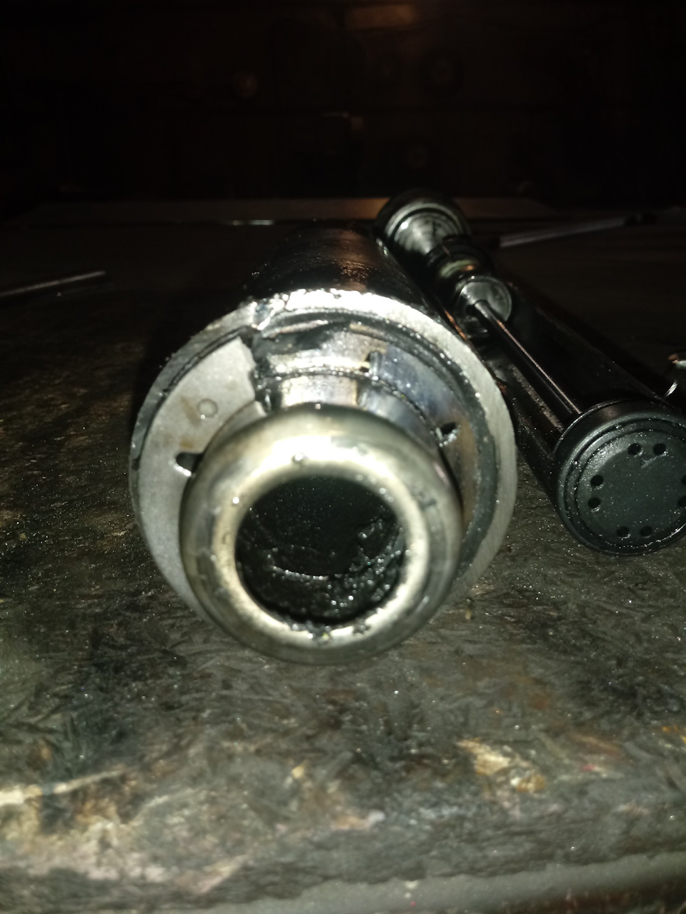 Задний амортизатор в разрезе — Chevrolet Captiva (1G), 2,4 л, 2008 года ...