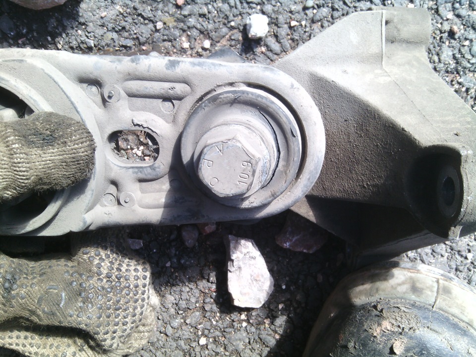 Замена нижней опоры. — Renault Grand Scenic II, 2 л, 2005 года | своими ...