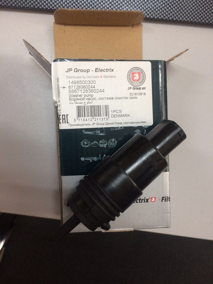 Замена насоса стеклоомывателя BMW — BMW 5 series (E39), 2,8 л, 1996 ...