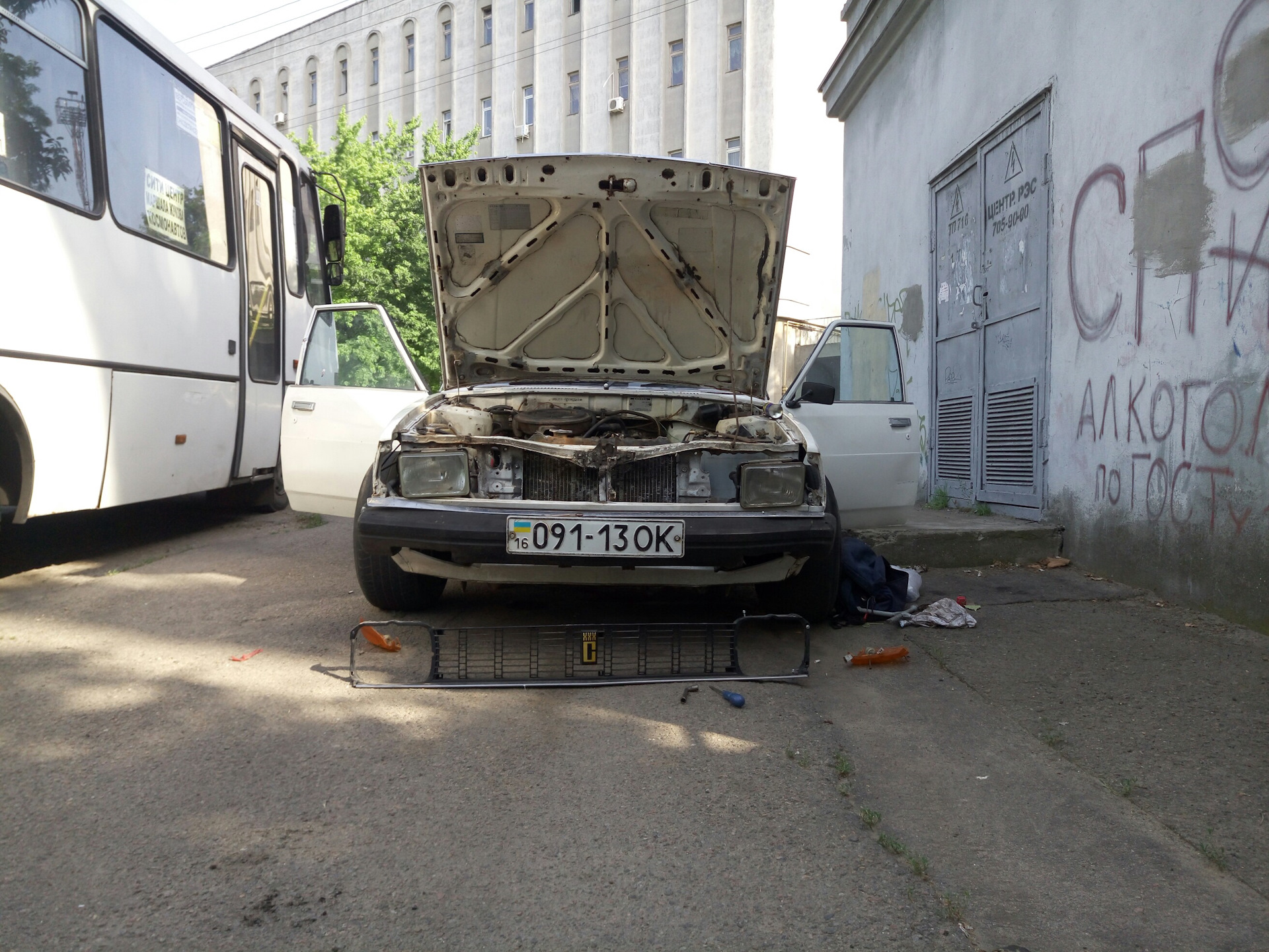 Спустя 2 месяца простоя — Toyota Sprinter (70), 1979 года | своими ...