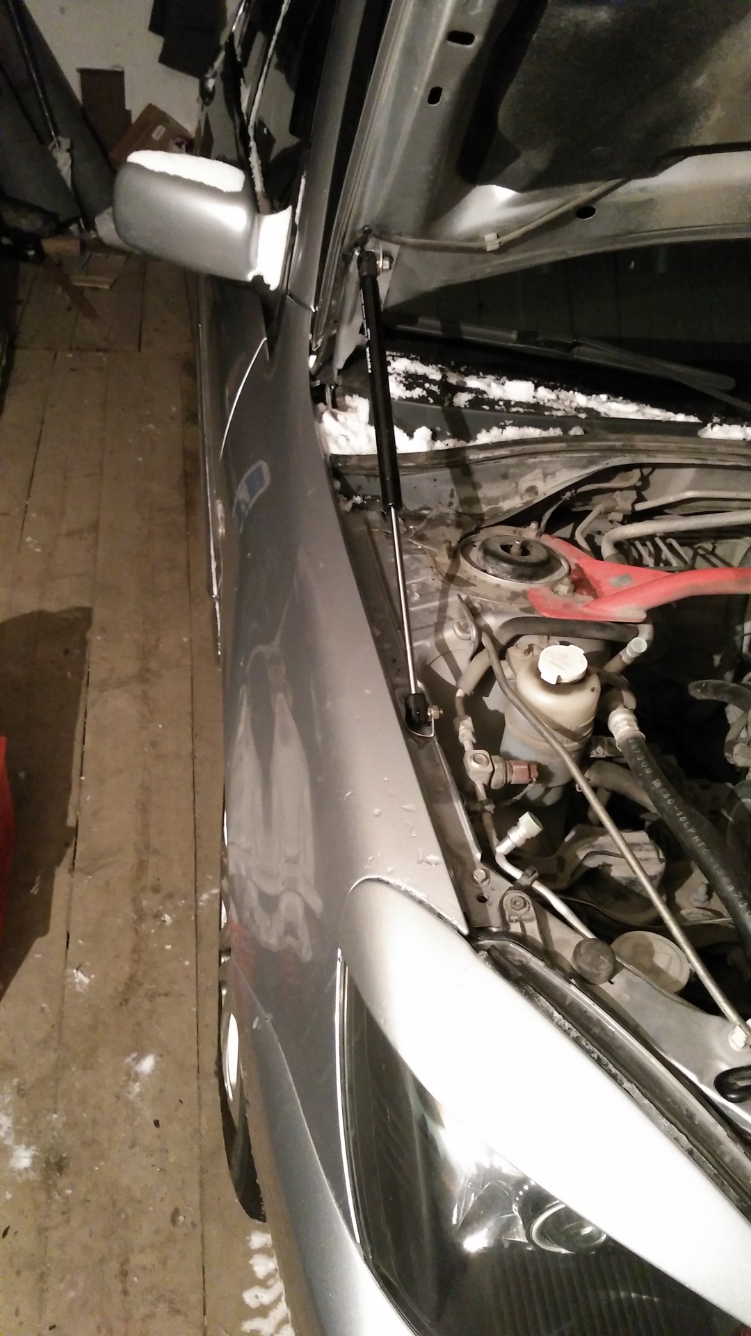 Упоры капота — Mitsubishi Lancer IX, 1,6 л, 2005 года | стайлинг | DRIVE2