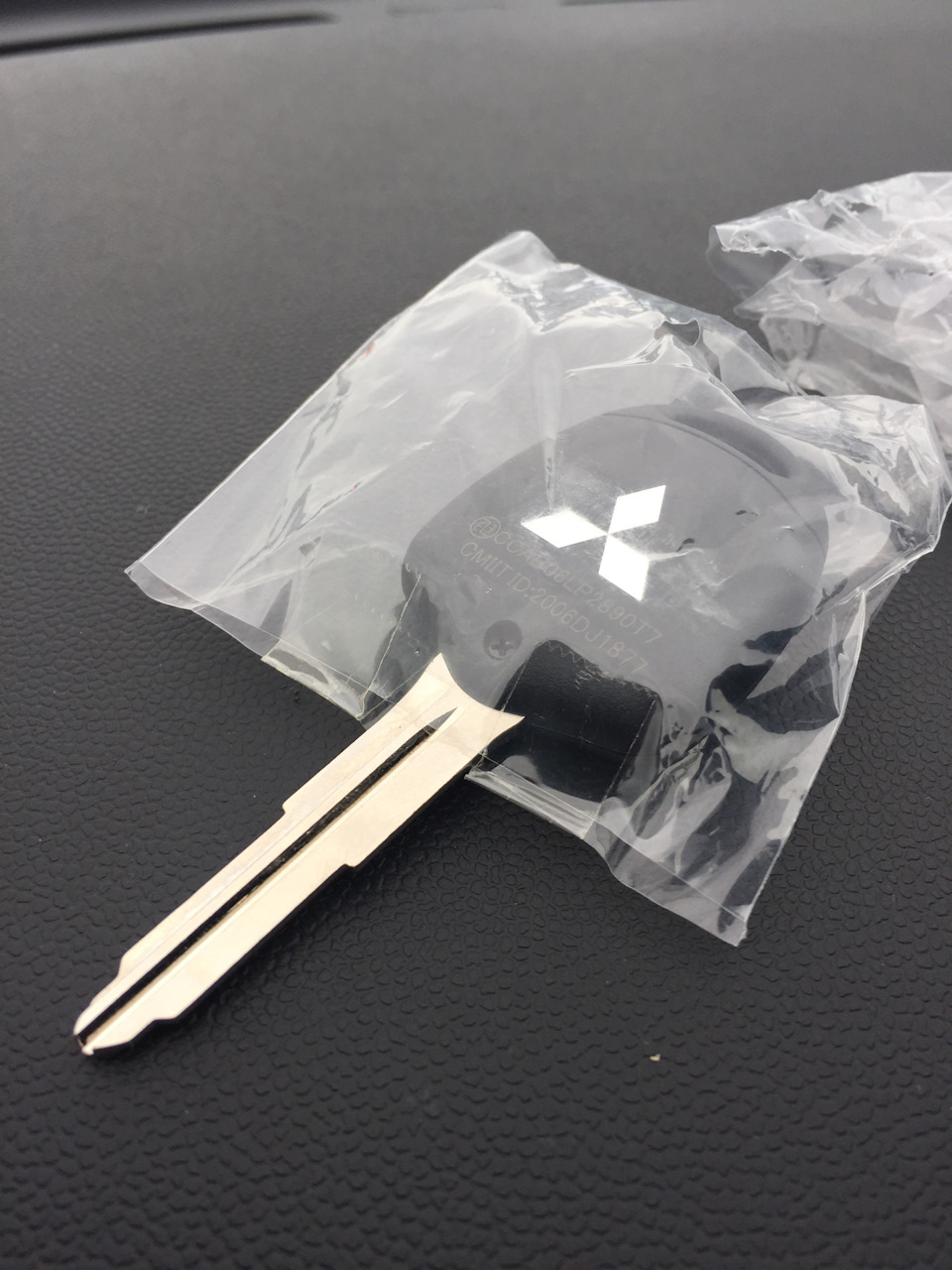 Штатный 2х кнопочный — Mitsubishi Lancer X, 2 л, 2007 года | запчасти ...