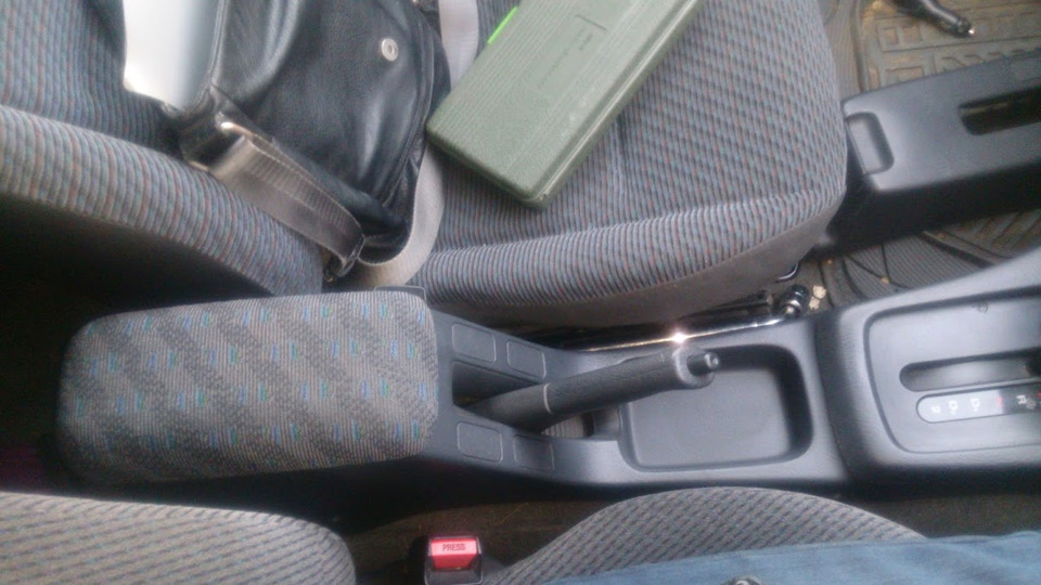 Приобрел подлокотник и полку багажника. — Honda Civic Hatchback (6G), 1 ...