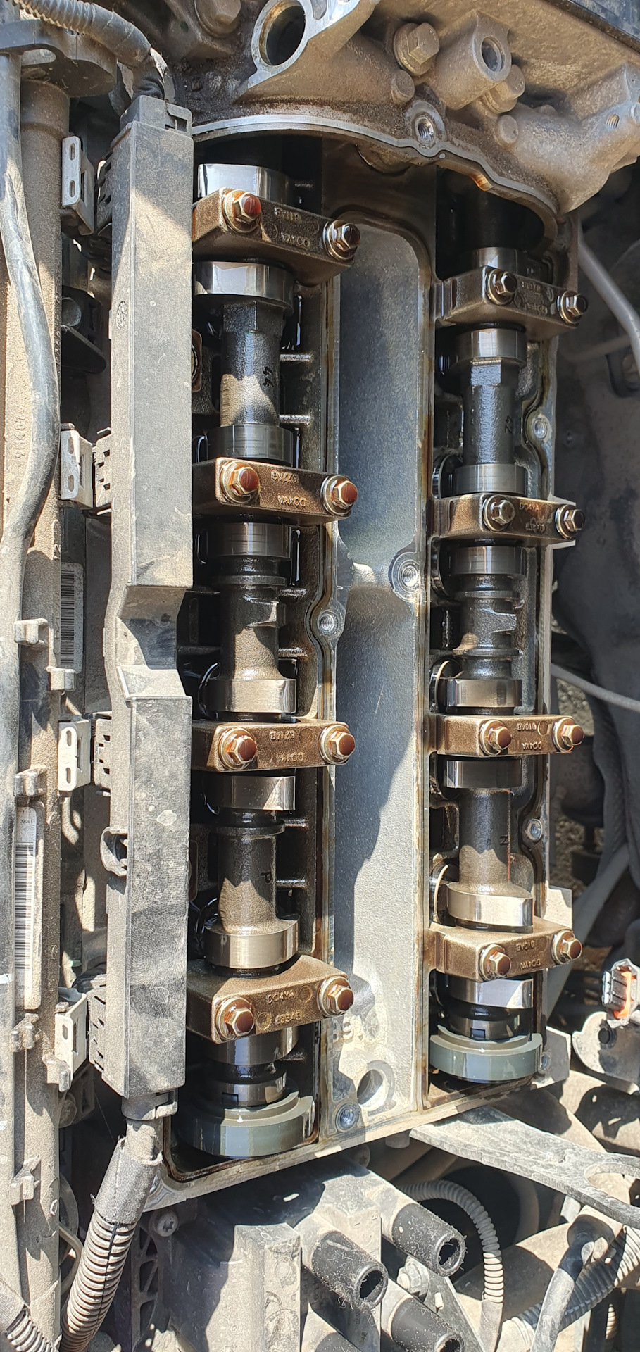 Замена прокладки клапанной крышки — Ford Fiesta Sedan, 1,6 л, 2015 года ...