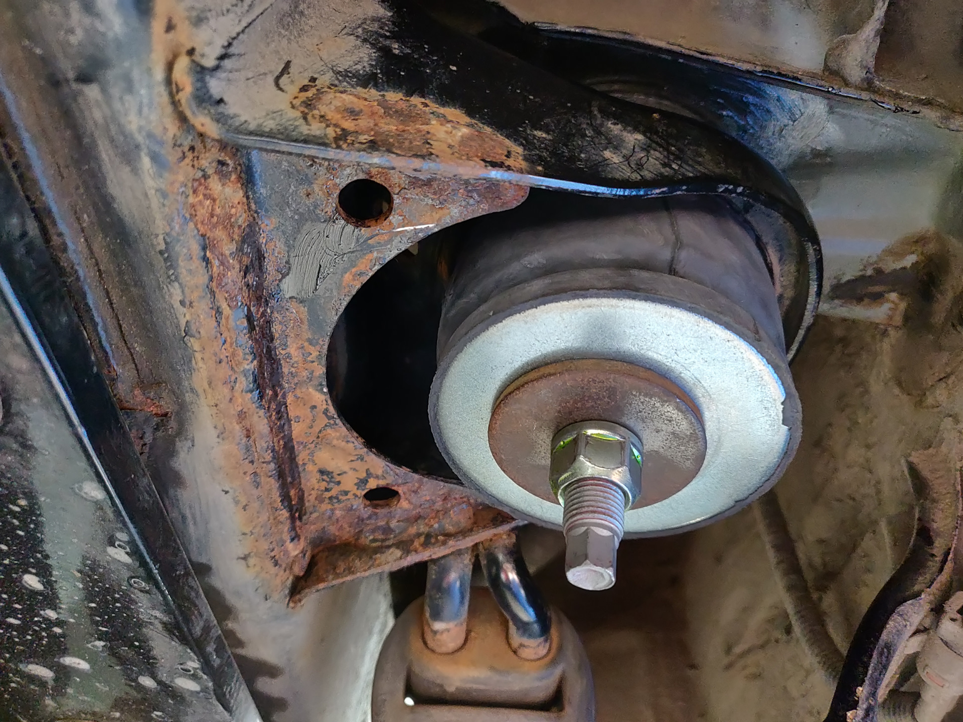 Замена опор, подушек кузова. — Toyota Land Cruiser Prado 120-series, 4 ...