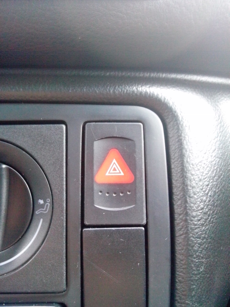 44.- Замена кнопки Аварийки.16.04.16 — Volkswagen Passat Variant (B5 ...