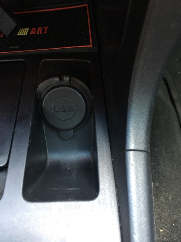 Usb в место прикуривателя — Mitsubishi Lancer X, 1,5 л, 2009 года ...