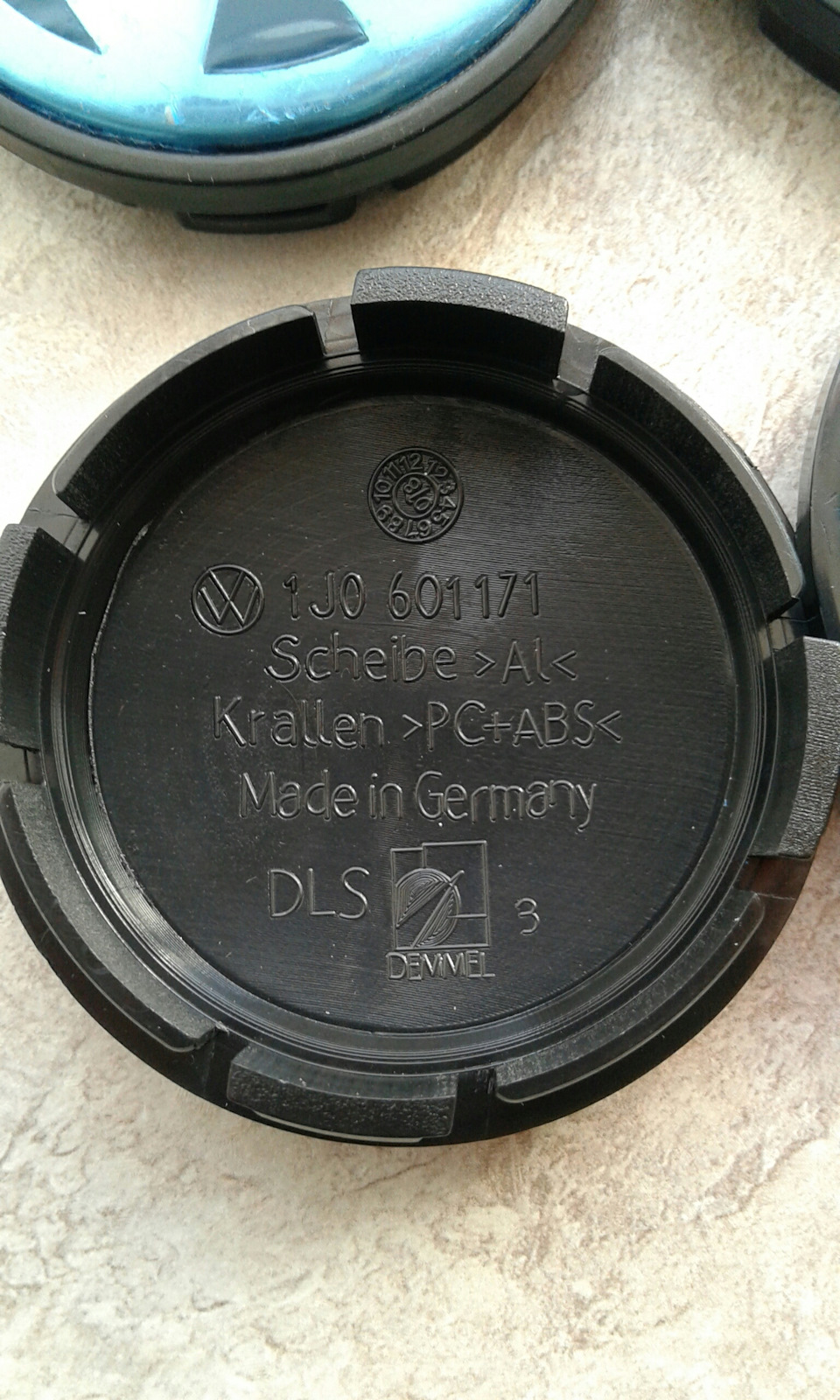 Резина и колпачки к дискам — Volkswagen Golf Mk3, 1,6 л, 1993 года ...