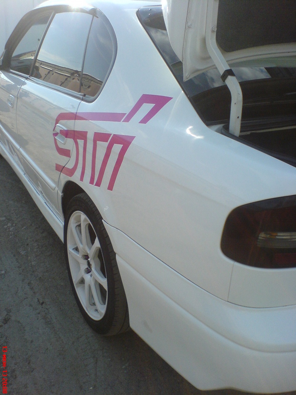 Гаечки нео хром и пара наклеек — Subaru B4 Be 2 л 1999 года стайлинг Drive2