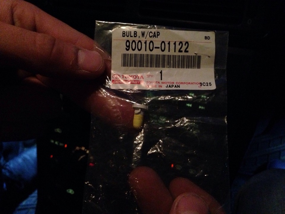 Замена лампочек блока климат контроля — Volvo S60 (1G), 2,4 л, 2001 ...