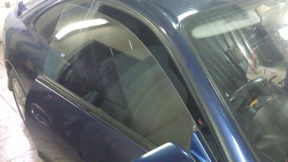 13. Тонировка (передние стекла). — Toyota Celica (200), 2 л, 1995 года ...