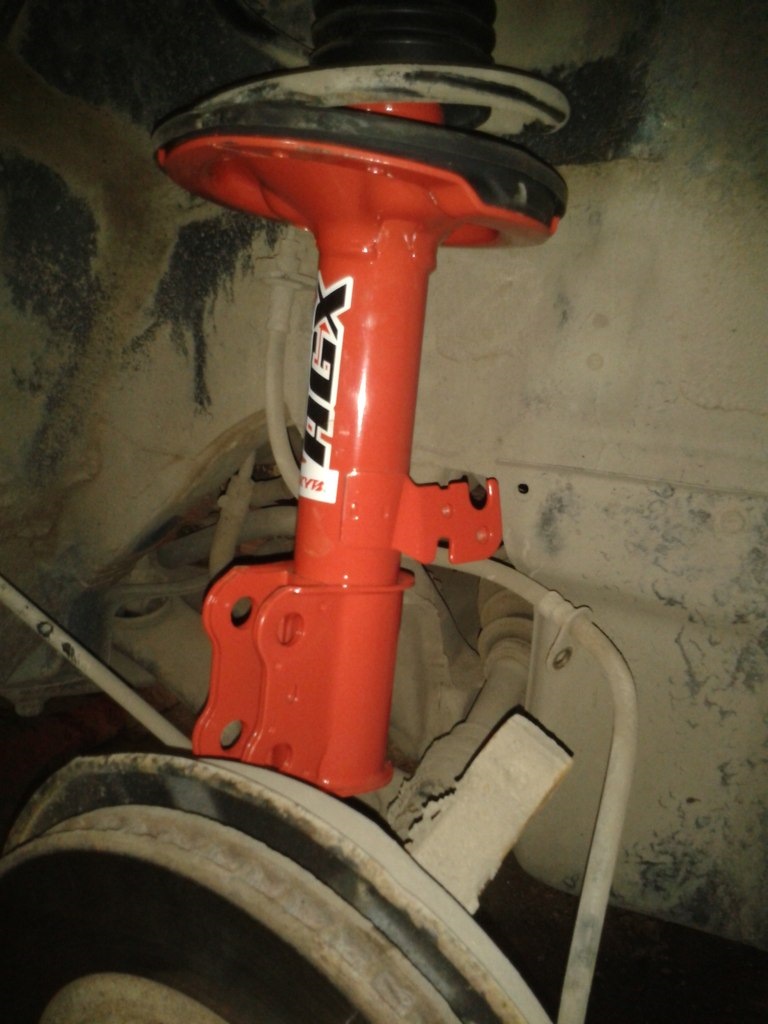 Замена передних амортизаторов — Toyota Celica (230), 1,8 л, 2003 года ...