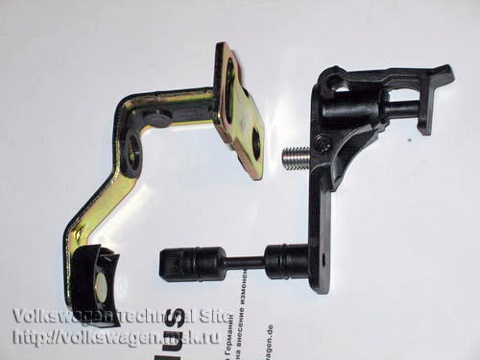 1J0711202B Рычаг промежуточный КПП / AUDI A-3:SEAT:SKODA Octavia:VW ...