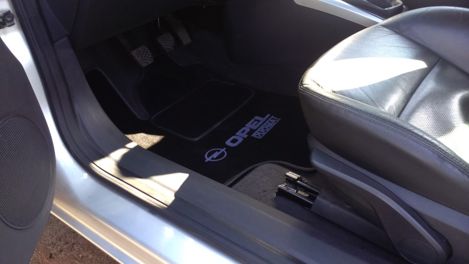 коврики в салон — Opel Astra H GTC, 1,3 л, 2009 года | аксессуары | DRIVE2