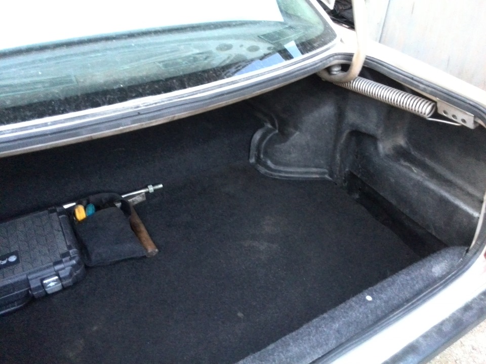 Точнее не мойка а уборка салона и багажника. — Audi 100 (C3), 1,8 л ...