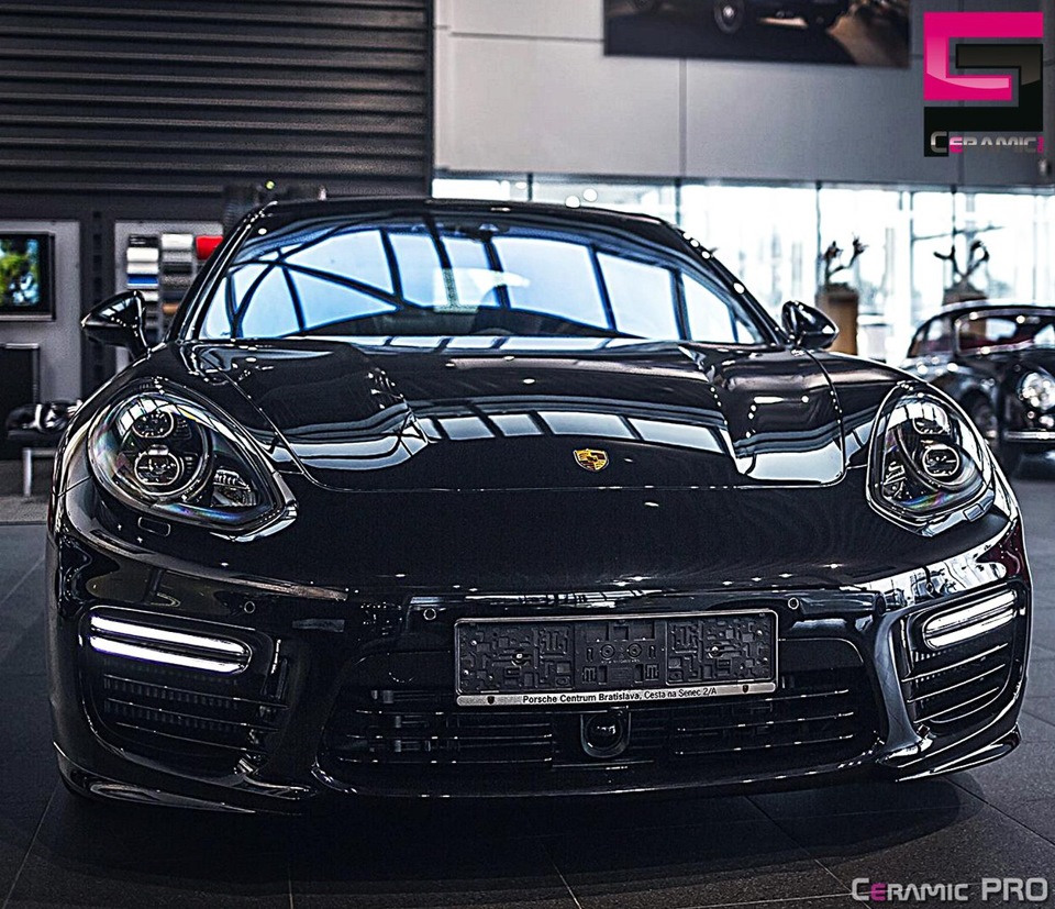 К автомобилю Porsche Panamera Turbo S отнеслись большим уважением, использовав для защиты этого ...