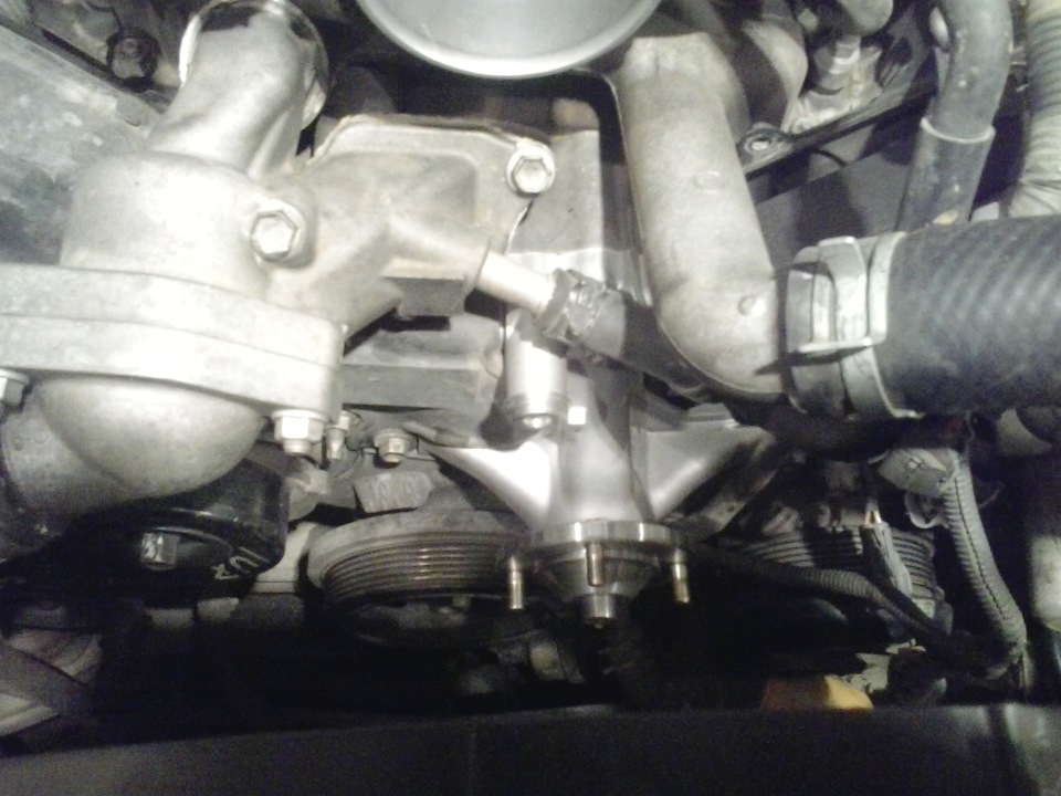 Замена кронштейна муфты вентилятора — Lexus LX (UZJ100), 4,7 л, 2003 ...