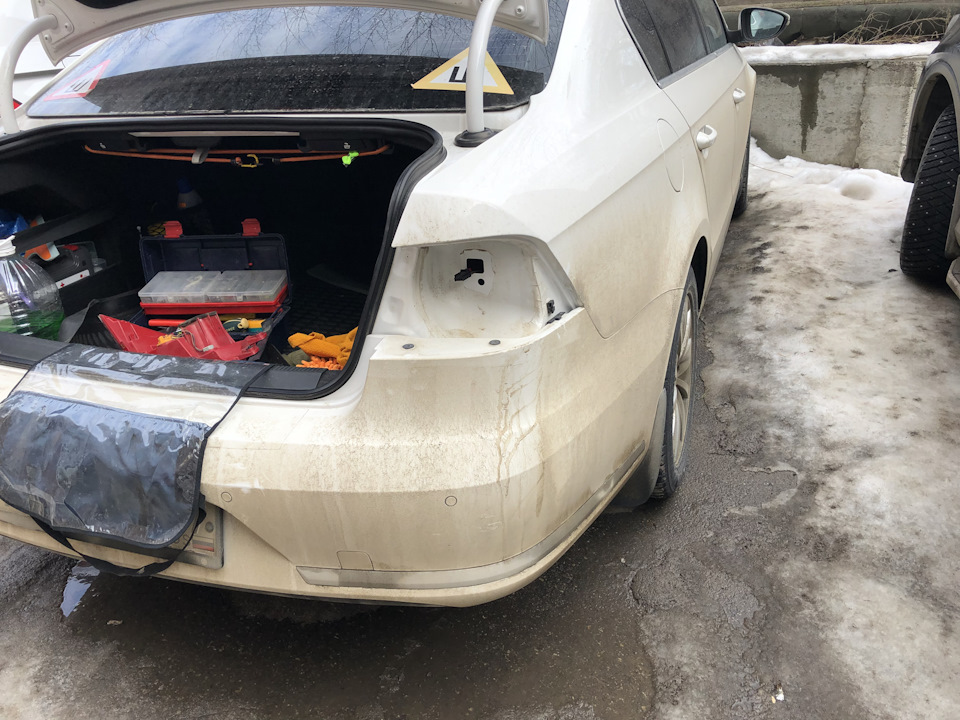 Лампы в фонари заднего хода — Volkswagen Passat B7, 1,8 л, 2013 года ...