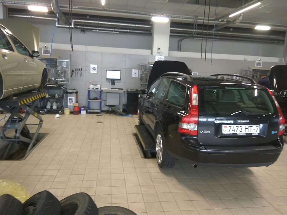 Расширительный бачок и крышка — Volvo V50, 2,4 л, 2007 года | визит на ...