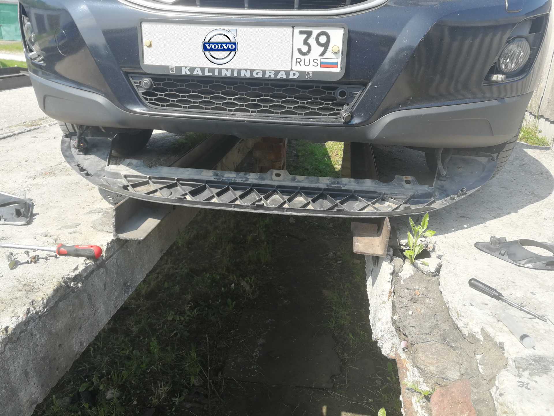 Ремонт помощи при парковке впереди — Volvo XC60 (1G), 2,4 л, 2010 года ...