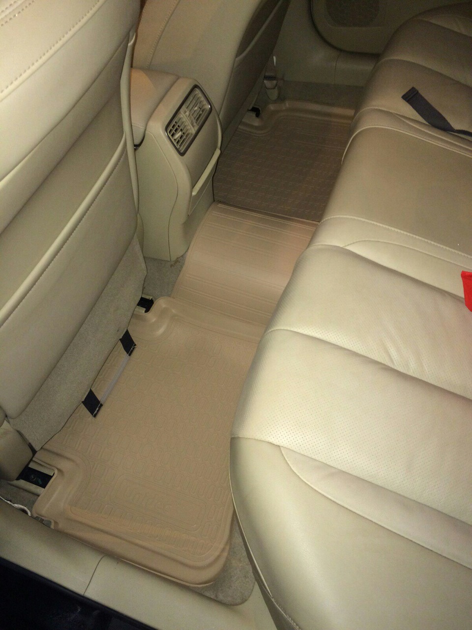 Сменил велюровые коврики на резиновые. — Nissan Teana (J32), 2,5 л ...