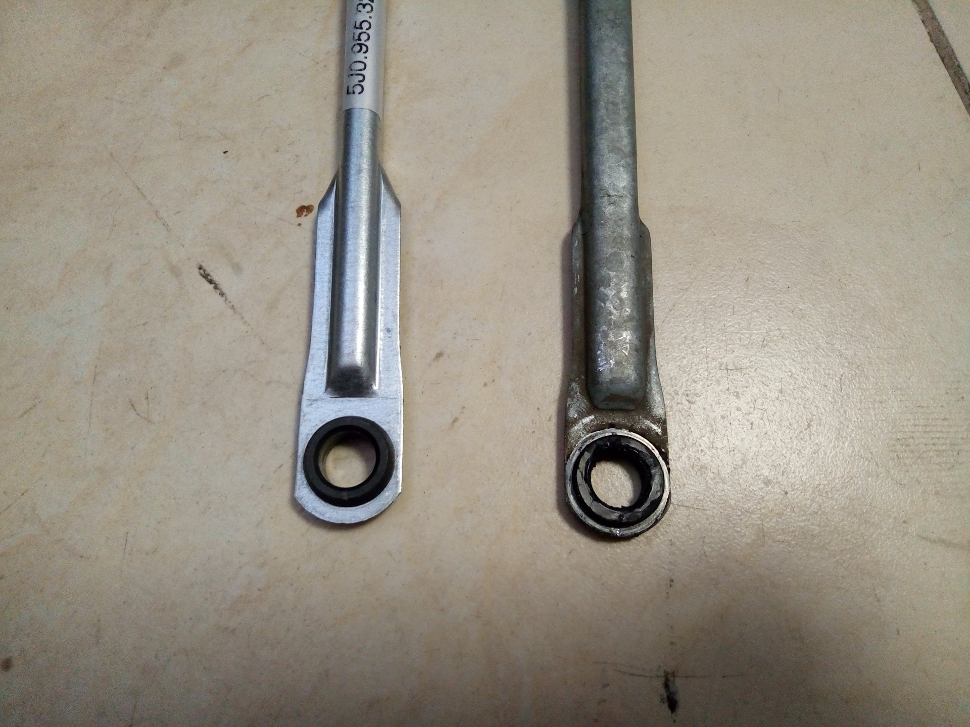 Заміна ремня генератора, і тяги трапеції склоочисника. — Skoda Fabia ...