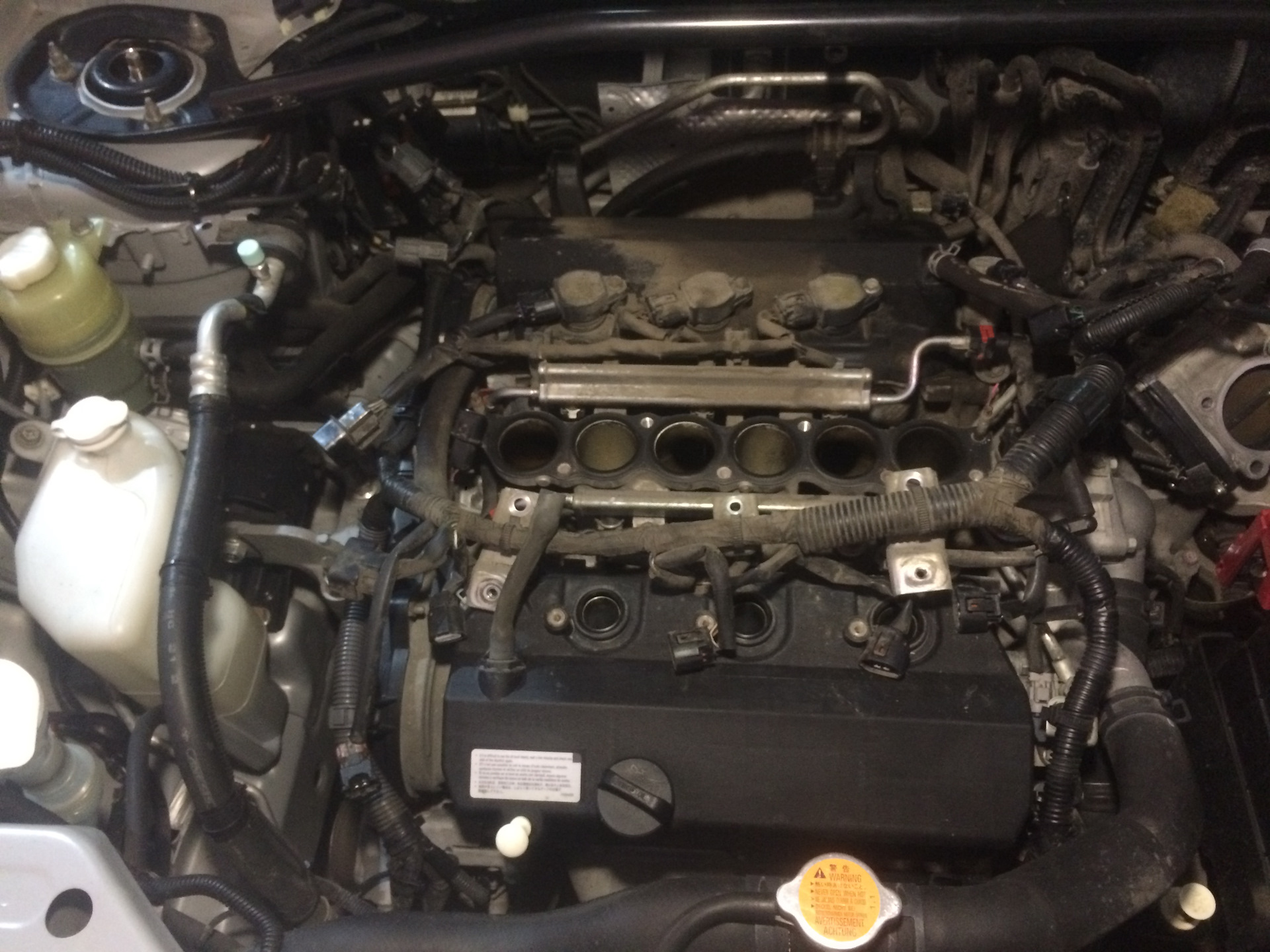 Замена прокладки клапанной крышки, роликов, приводных ремней, свечей ...