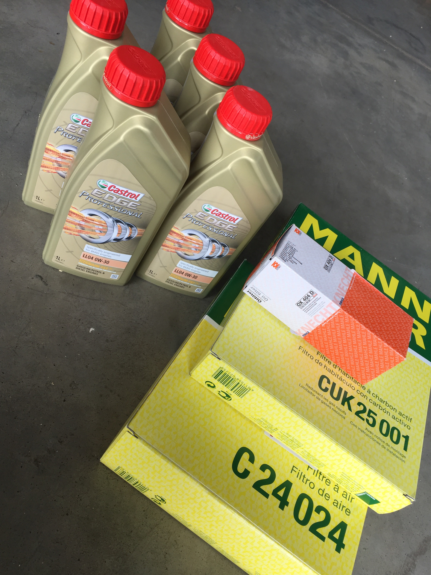 ТО. Замена масла, салонного и воздушного фильтров — BMW 3 series (F30), 2 л, 2013 года ...