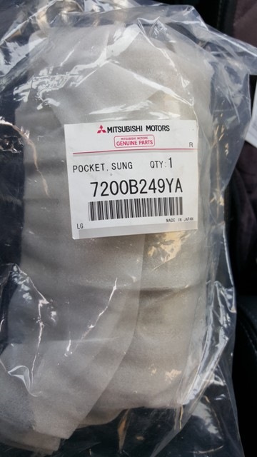 7200B249YA Отсек для солнцезащитных очков Mitsubishi | Запчасти на DRIVE2