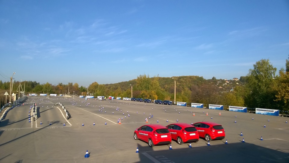 Выходные: Академия безопасного вождения Ford Осень 2015 — Peugeot ...
