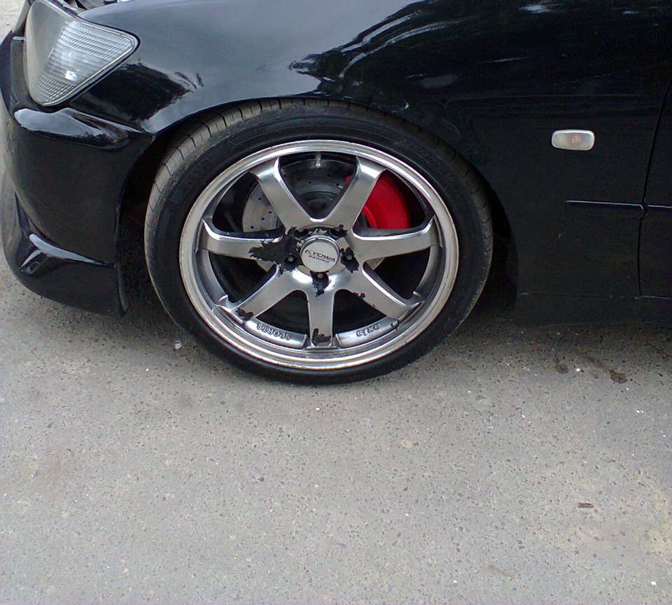 Розовые суппорта — Toyota Altezza, 2,5 л, 2000 года | стайлинг | DRIVE2