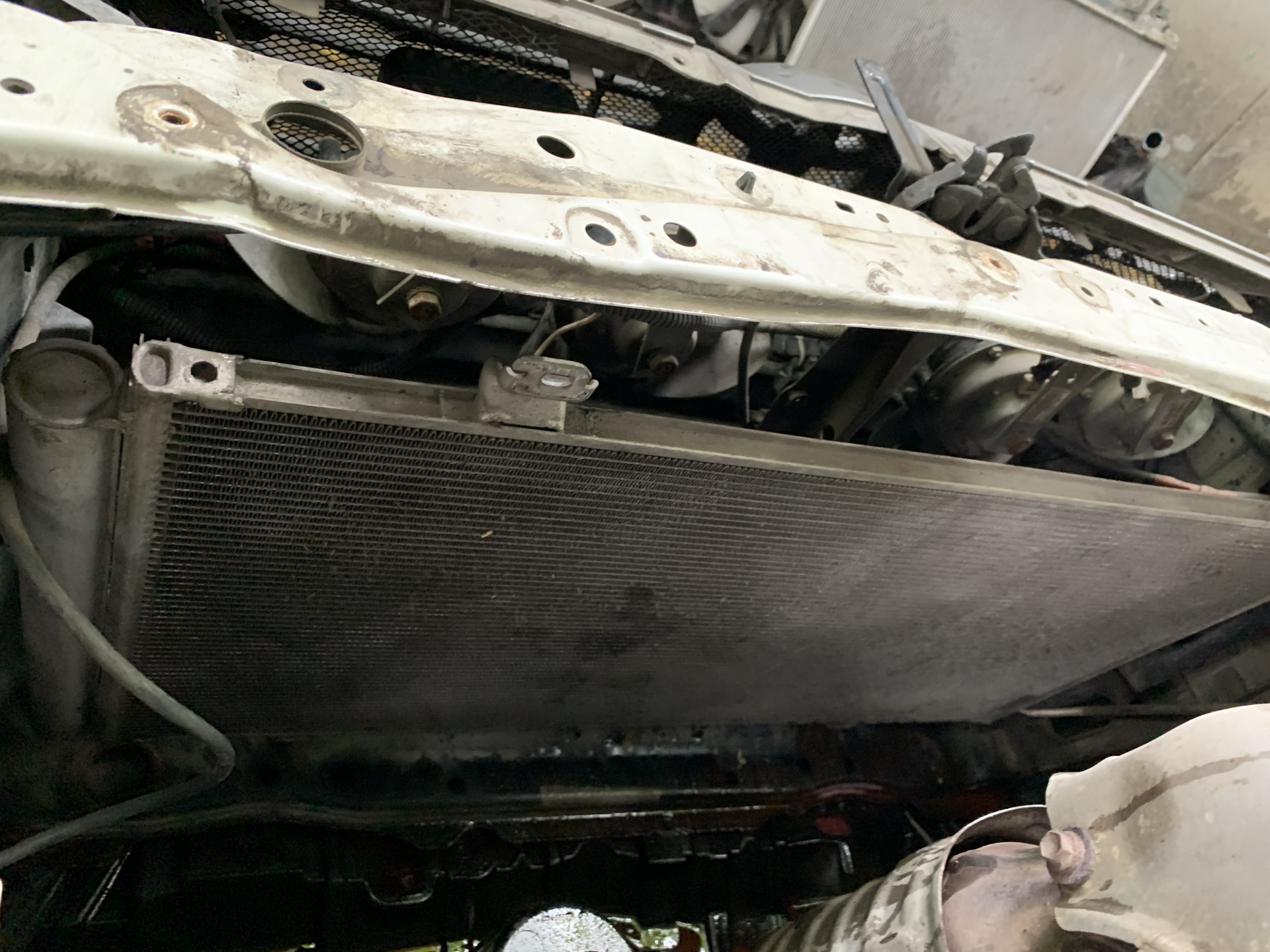 Радиатор охлаждения замена — Toyota Camry (XV50), 2,5 л, 2014 года ...