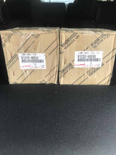 8121048050 Туманка TOYOTA LAND CRUISER 200 15- RH TOYOTA LEXUS ...