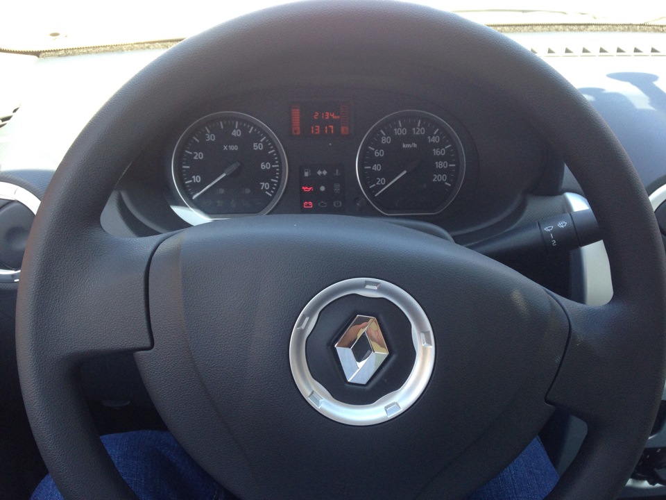 Нам 1 год — Renault Logan (1G), 1,6 л, 2013 года | другое | DRIVE2