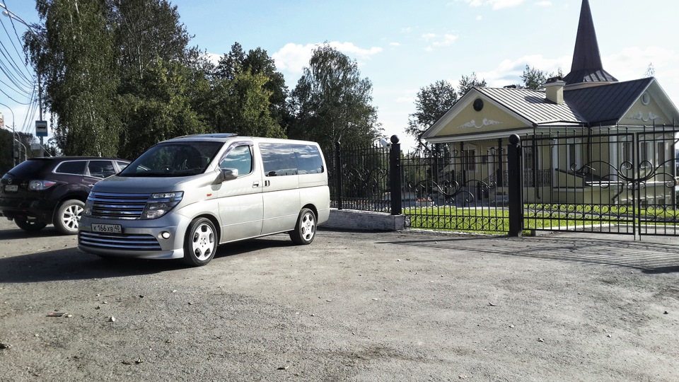 Кусочек Тагила с Перчиком! — Nissan Elgrand (E51), 3,5 л, 2002 года | фотография | DRIVE2