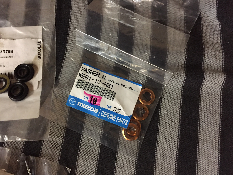 WE0113H51 ПРОКЛАДКА ФОРСУНКИ / WASHER NOZZLE Mazda | Запчасти на DRIVE2